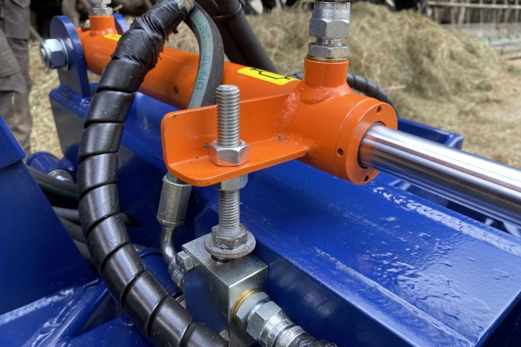 EVO-BED PERSEI Cubicle Rake | Cubicle Equipment - RS Agri